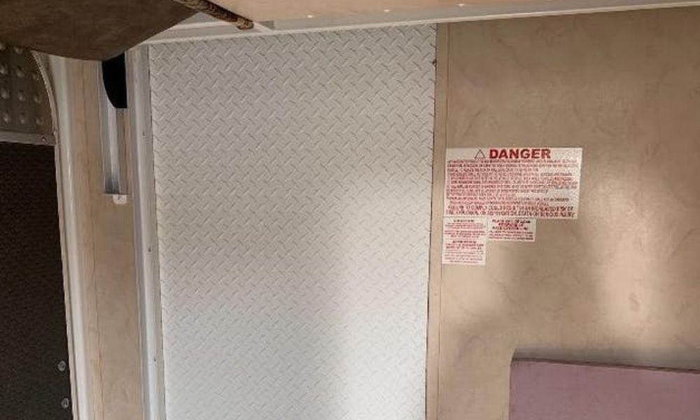4 Creative Ways To Use Diamond Plate in Your Bathroom - CutsMetal.net