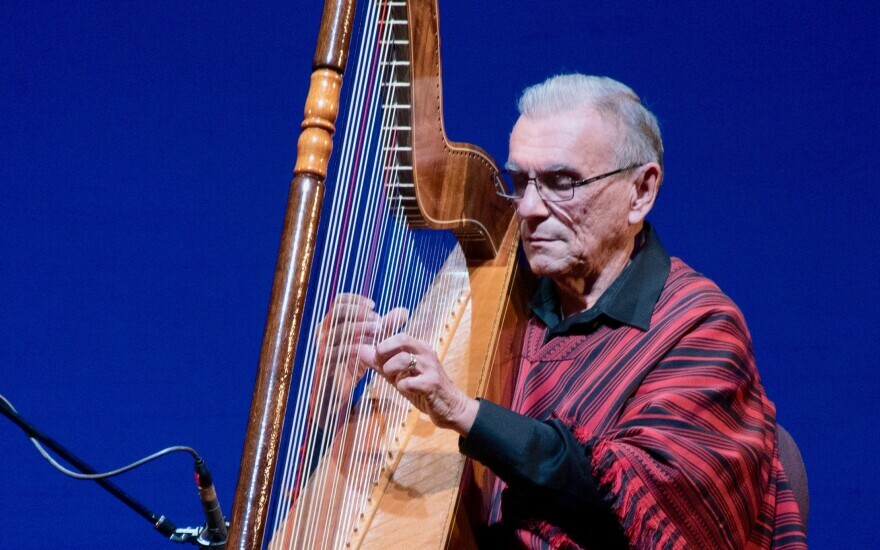 Hangin' with the Harp