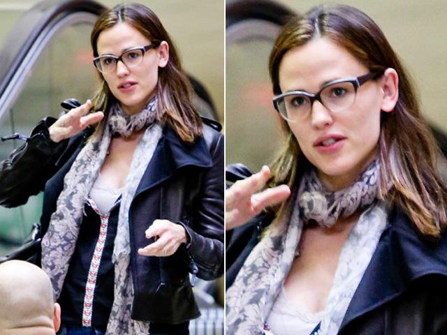 Jennifer Garner wearing Face a Face Vinyl 1 Glasses - LuxuryEyesite.com