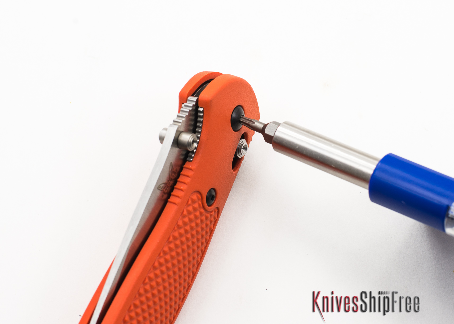 How-To: Replacing Benchmade Griptilian Handle Scales - KnivesShipFree