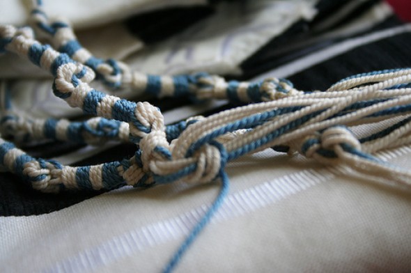 Techelet Tzitzit Tying Customs